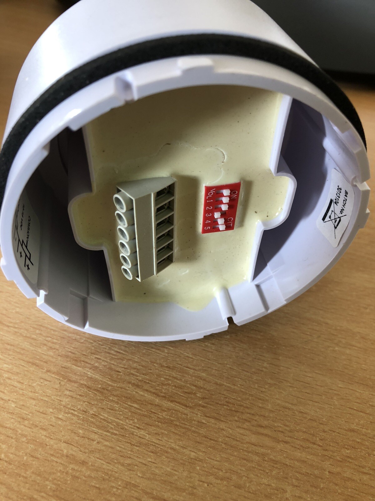 Eaton Series Red Sounder Beacon, 12V dc, IP58, IP65, Wall Mount, 101dB ...