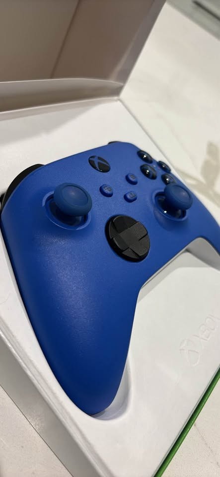 Microsoft Wireless Controller for Xbox - Shock Blue (Batteries included ...