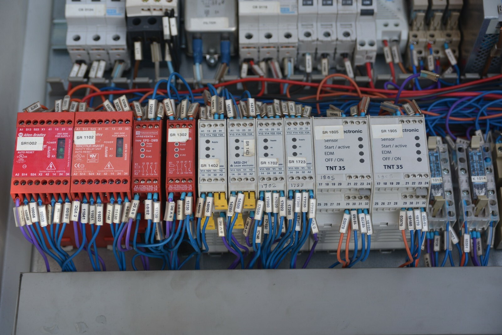 Allen Bradley Micrologix Compactlogix PLC System with safety relays ...