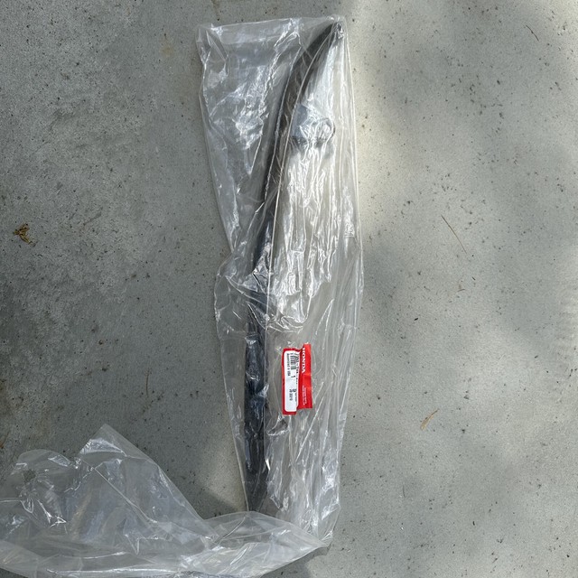 Genuine Honda Molding R Front Grille Extension 71162-tva-a11 for sale ...