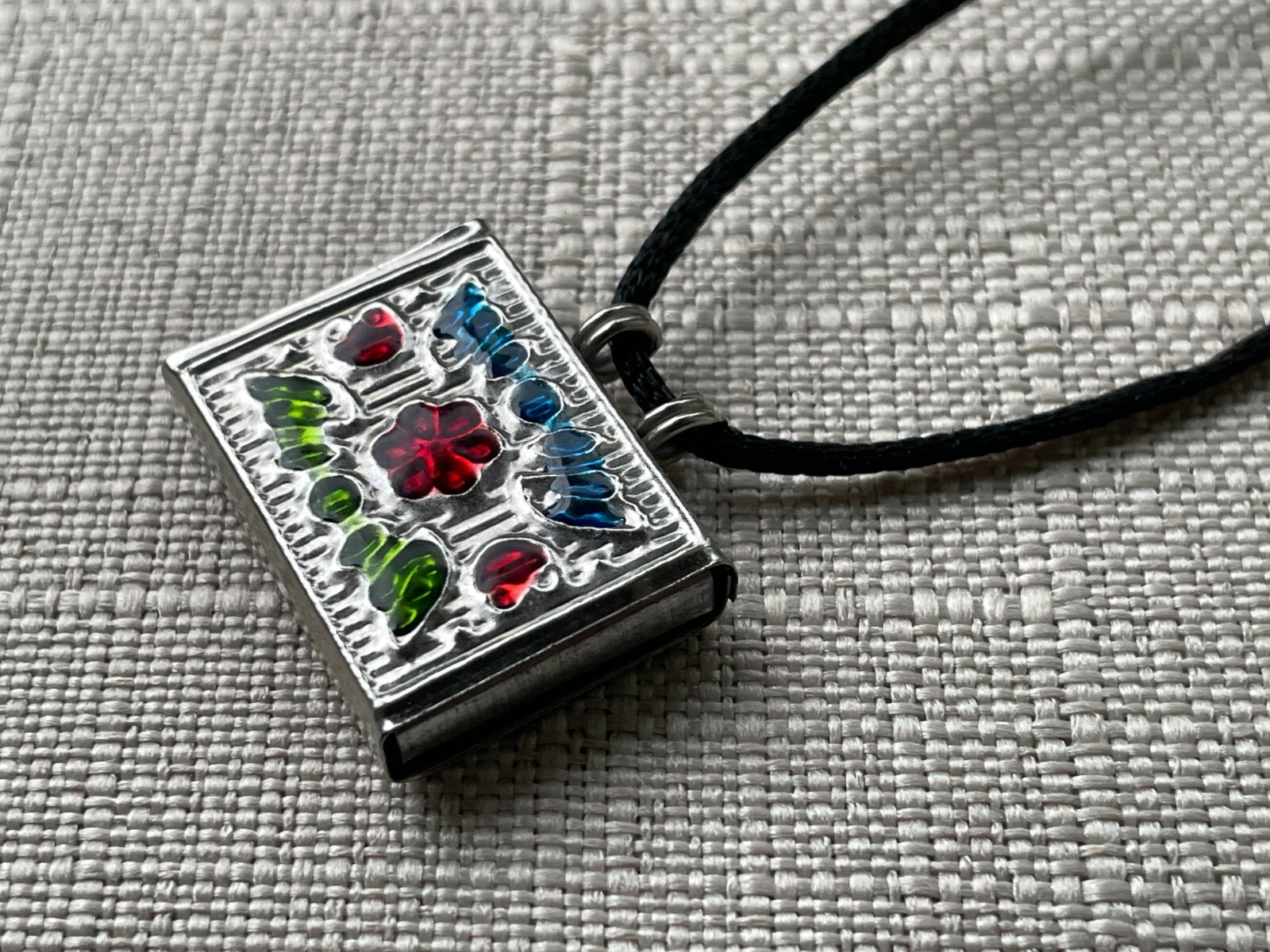 Locket Necklace Keeper Pendant Silver Tone Fashion Jewelry Black Cord ...
