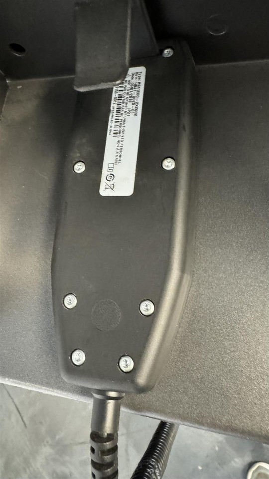 Microsoft Surface Hub 1596 84" Core i7-4th 128GB No OS W/stand FPS1/XL ...