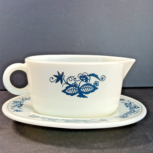 Pyrex Old Town Blue Onion Gravy Sauce Boat and Under Plate 77-B & 77-U ...