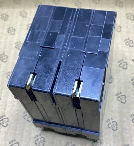 New Circuit Breaker Square D HOMT2020230 20/30 Amp 2 Pole 120/240V Quad ...