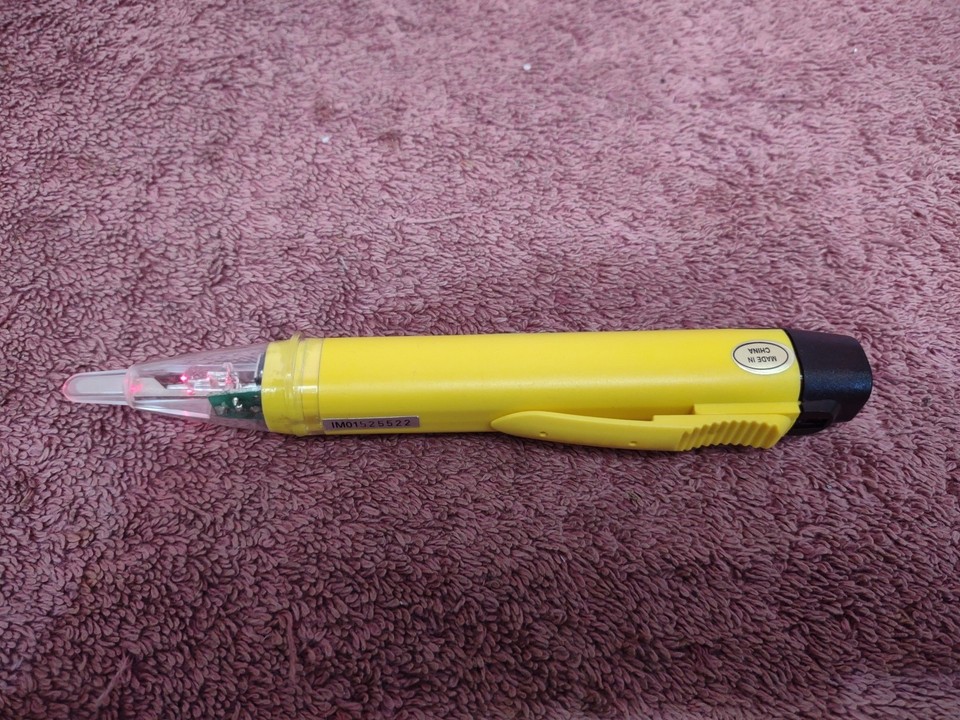 GreenLee #1112 No-Contact Voltage Detector w/ Flashlight Tick Tester | eBay