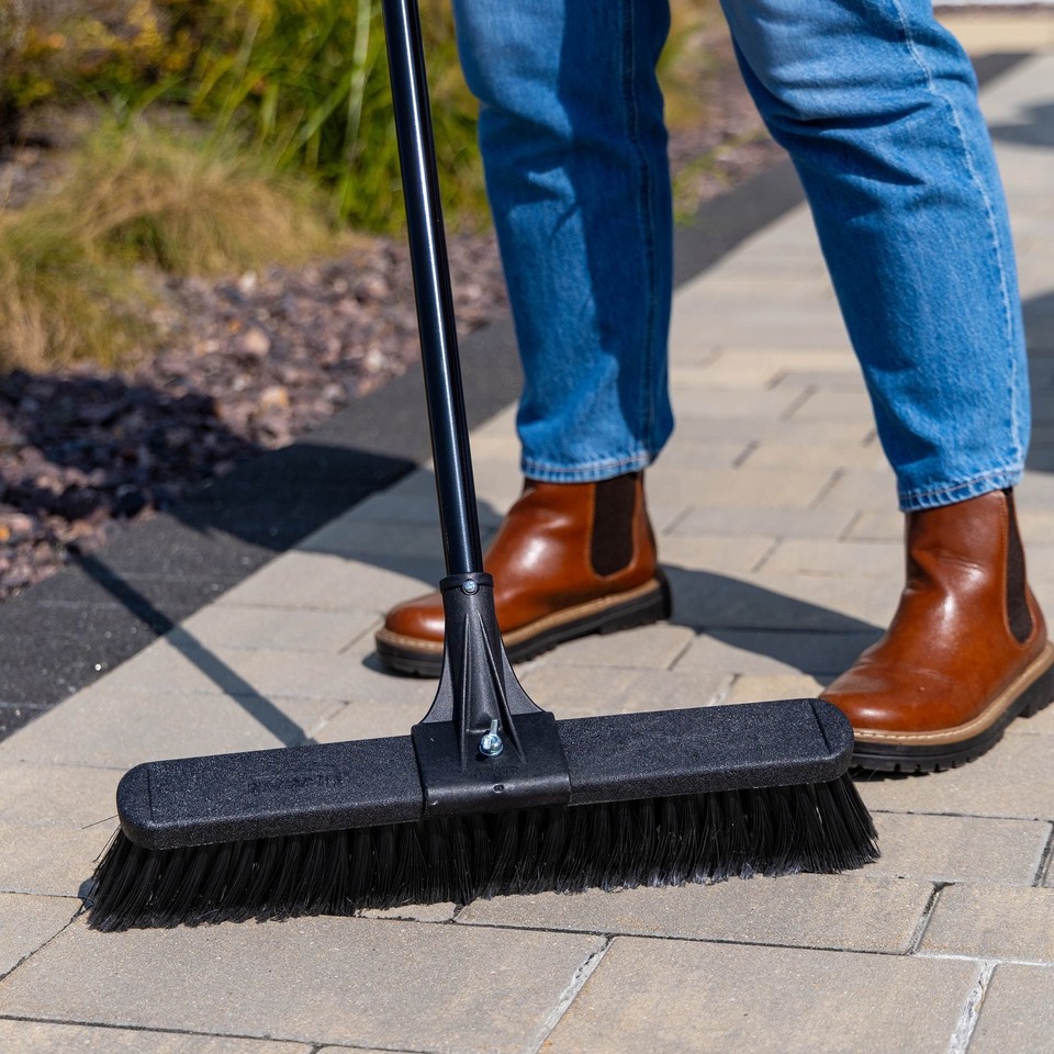Libman 18" Multi-Surface Push Broom Black Fibers Red Steel Handle | eBay