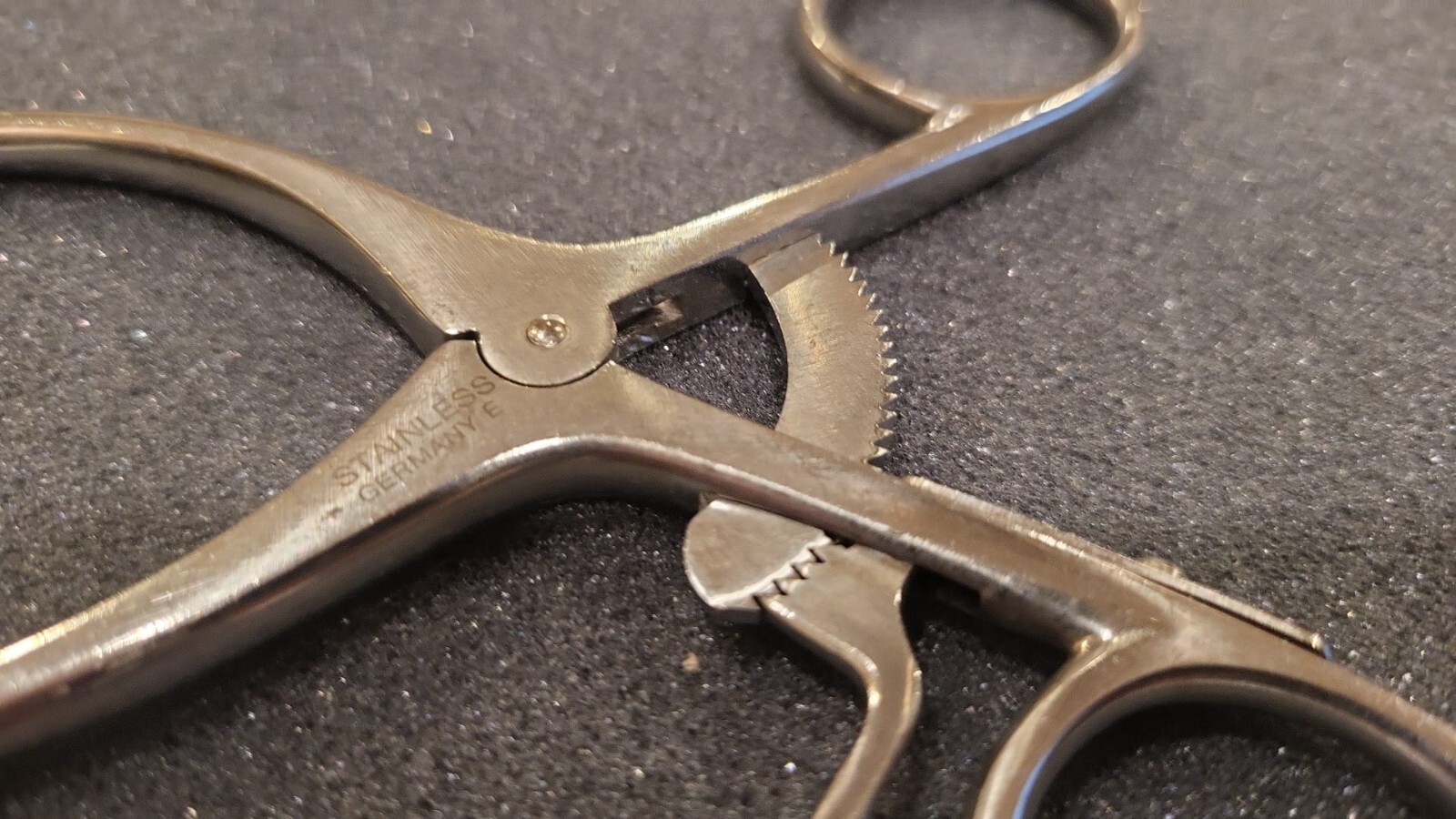 V Mueller NL-950 Adson Cerebellum Retractor, 4x4 prongs | eBay