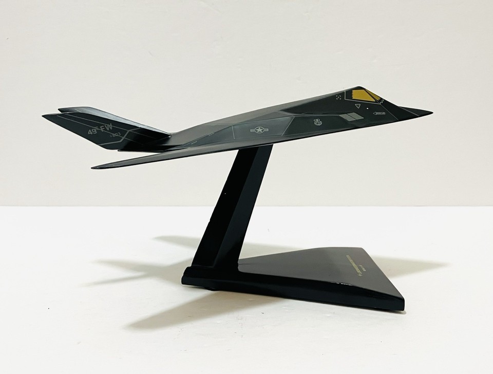 Lockheed Martin 1:72 F-117A Nighthawk Stealth Fighter Desk Model | eBay