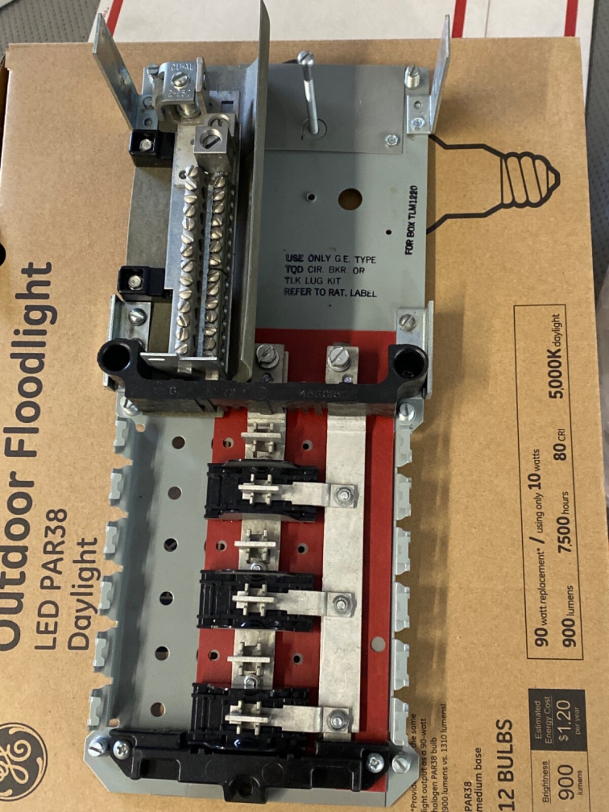 GE PowerMark Gold 200 AMP 12Spc 24 Circuit Outdoor MainLug Circuit ...