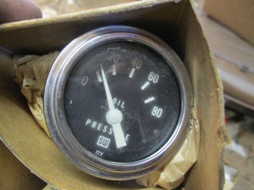NOS STEWART WARNER OIL PRESSURE GAUGE 82304 | eBay