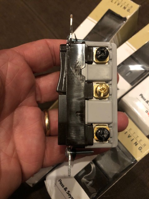 6 Pass Seymour Tamper Resistant Deco Combo 3-Way Switch 15A BROWN ...