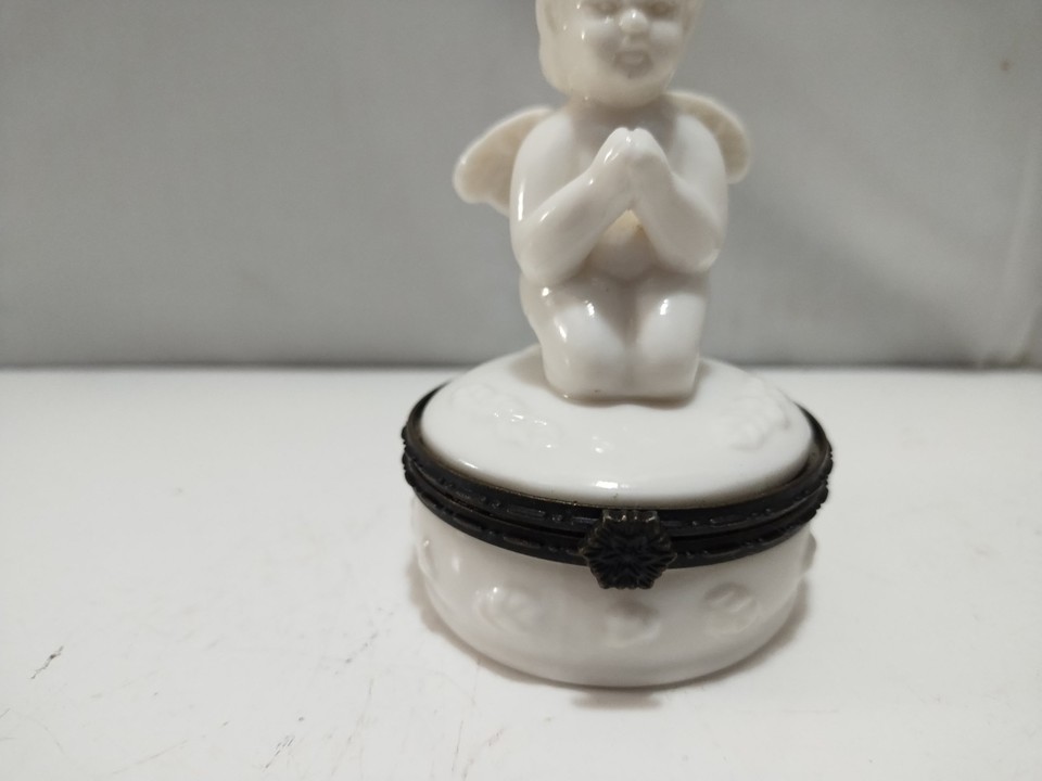 Vintage Trinket Box Cherub Angel Praying White Porcelain Pill Hinged ...