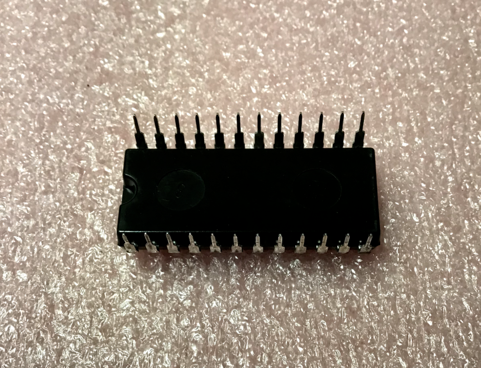 2 pcs HM6116P-4 2048 x 8 high speed CMOS static RAM | eBay