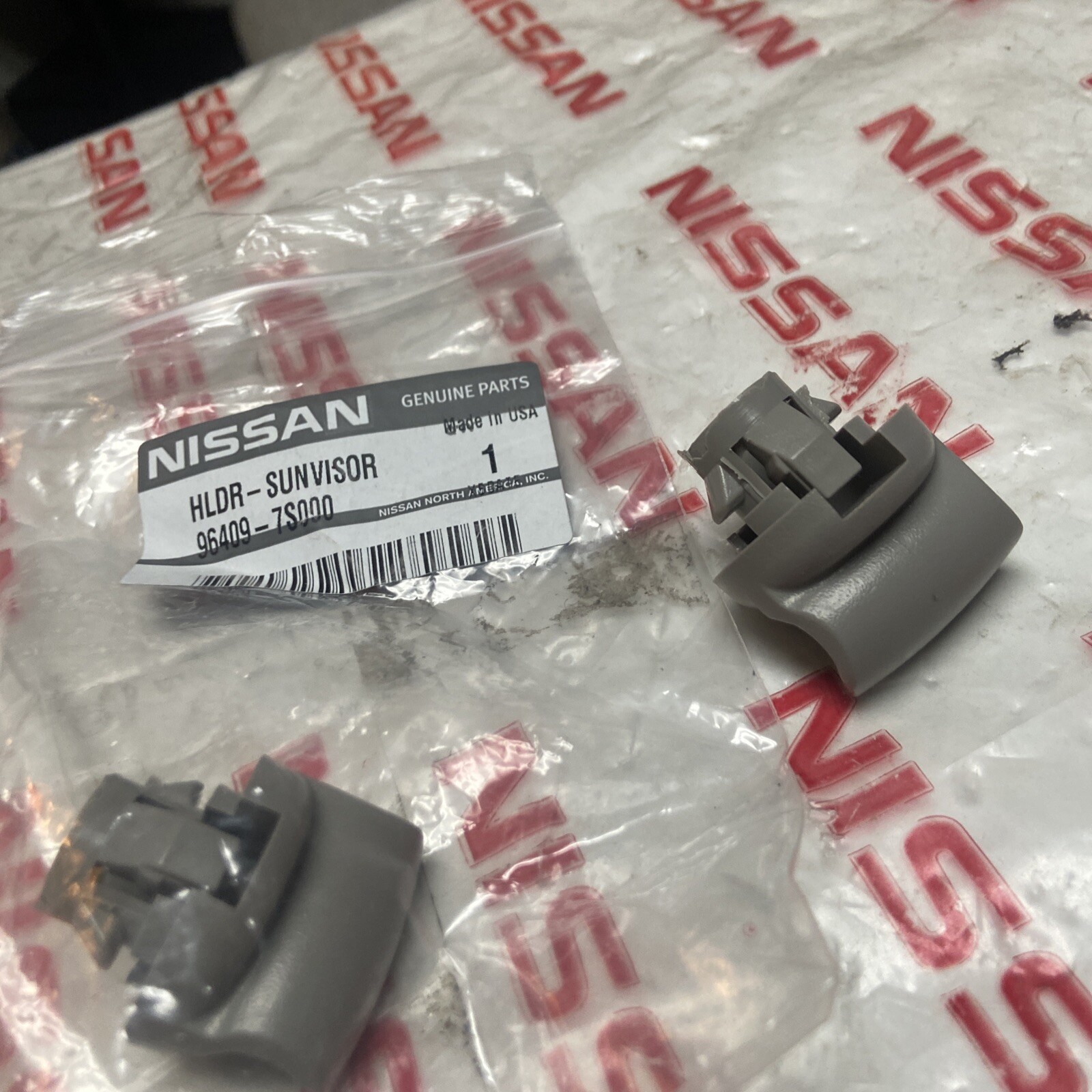 2004-15 Nissan Armada QX56 Titan Sun Visor Holder | 96409-7S000 ...