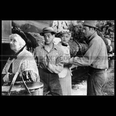Photo F.000082 JOHN WAYNE EDDIE BORDEN MARGARET MANN JEAN ROGERS ...