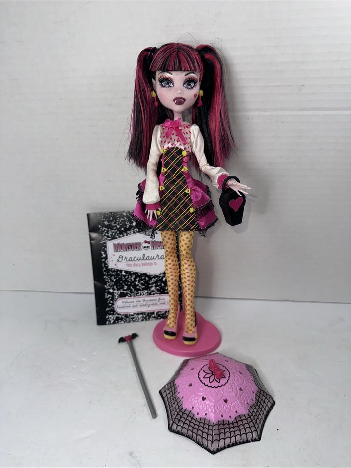 Monster High Forbitten Love Draculaura Doll Diary Stand | eBay