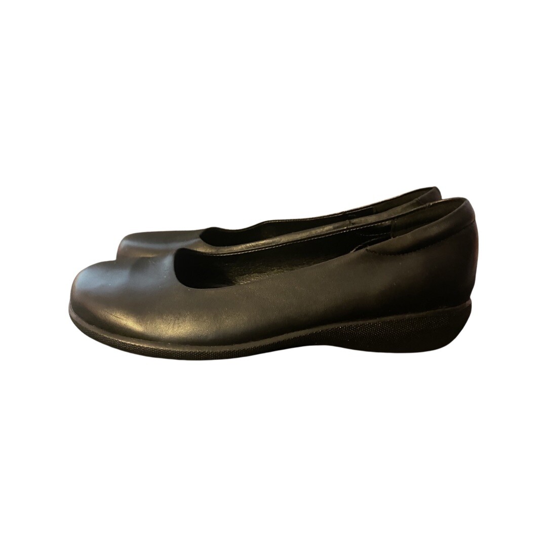 Green Cross ladies Leather Black Flat pumps Size 5 EUC - Gem