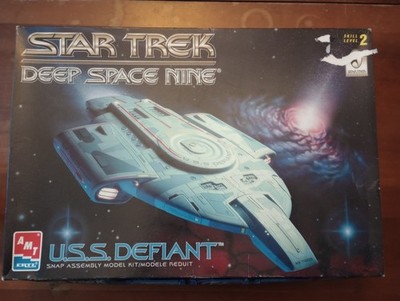 Star Trek Deep Space Nine USS Defiant Model Kit | eBay