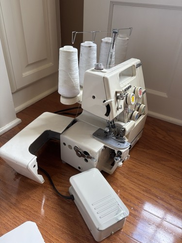 White Serger Overlock Model Overlock Differential Model 7934 3/4 Thread ...