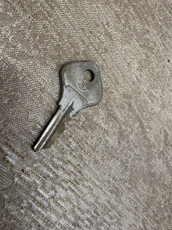 1928 1929 MODEL A FORD IGNITION KEY ORIGINAL A920 MARC FINE POINT COUPE ...