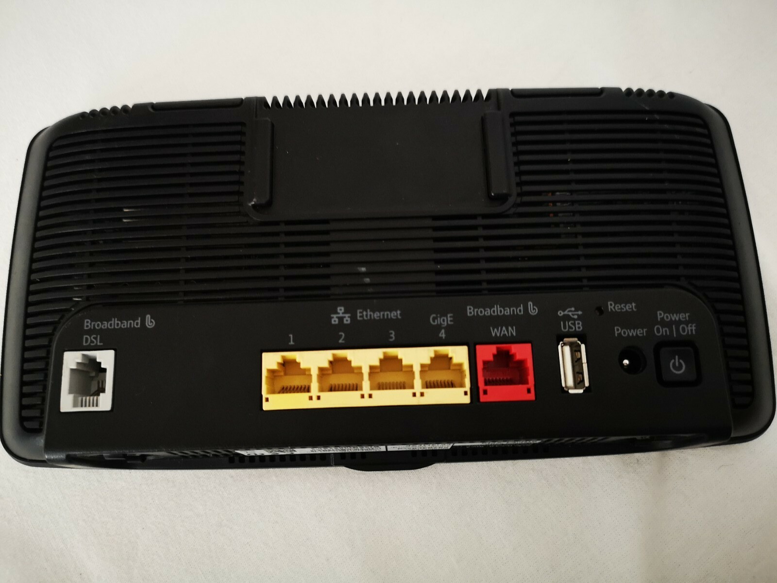 BT Home Hub 4 Type A 300 Mbps Gigabit Wireless Router (68340) No Power ...