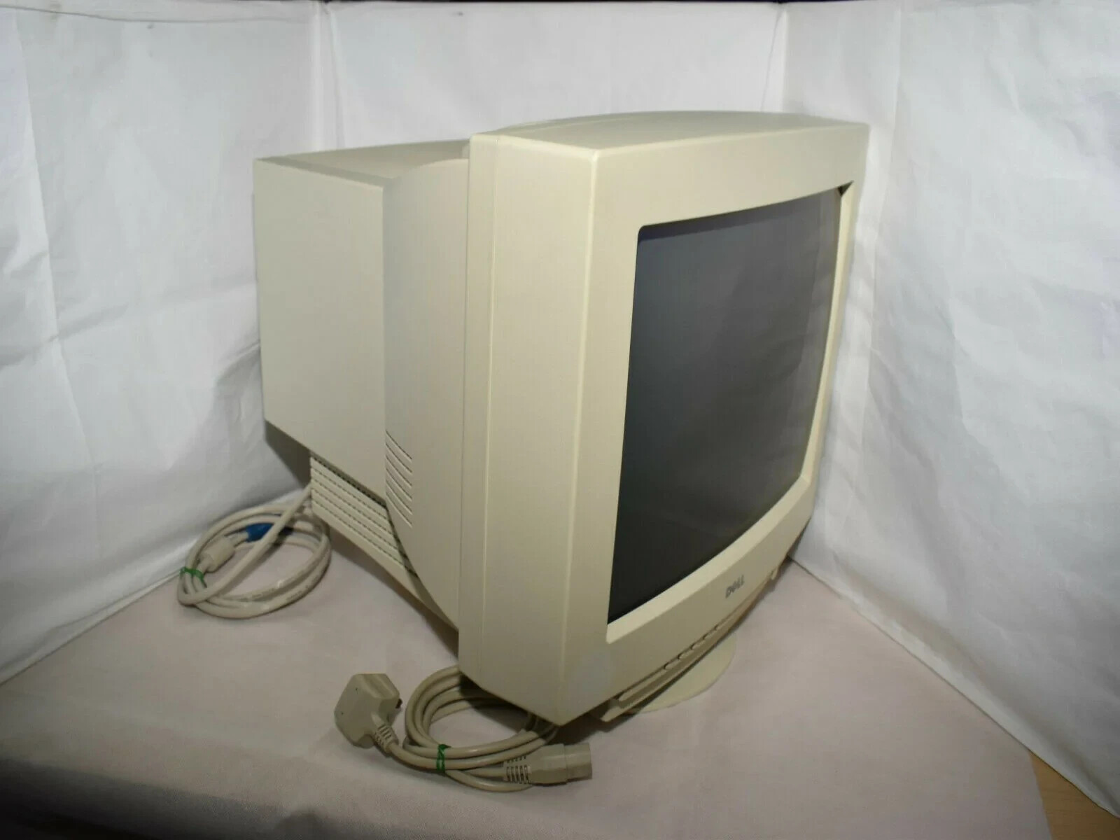 Dell M770 17" CRT Monitor | VGA D-Sub | 16 in-18.9 in | Vintage