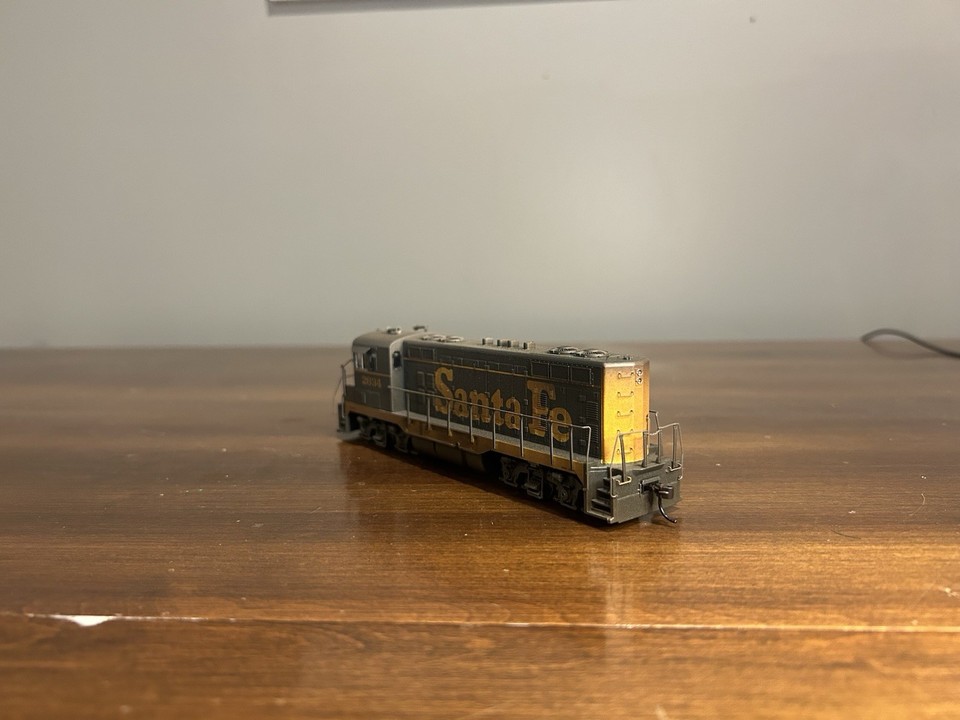 Ho Scale Athearn RTR Santa Fe CF7 Round Cab Locomotive #2634 DCC ...