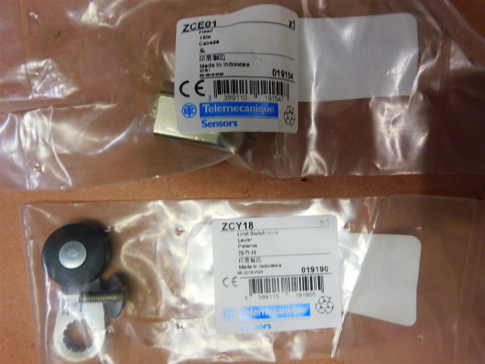 Telemecanique Sensor ZCE01 with 4AJ54 Roller ACP29 Elevator Limit ...