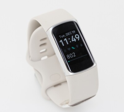 Fitbit Charge 6 Health And Fitness Tracker 40 Modes HR Steps Distance ...