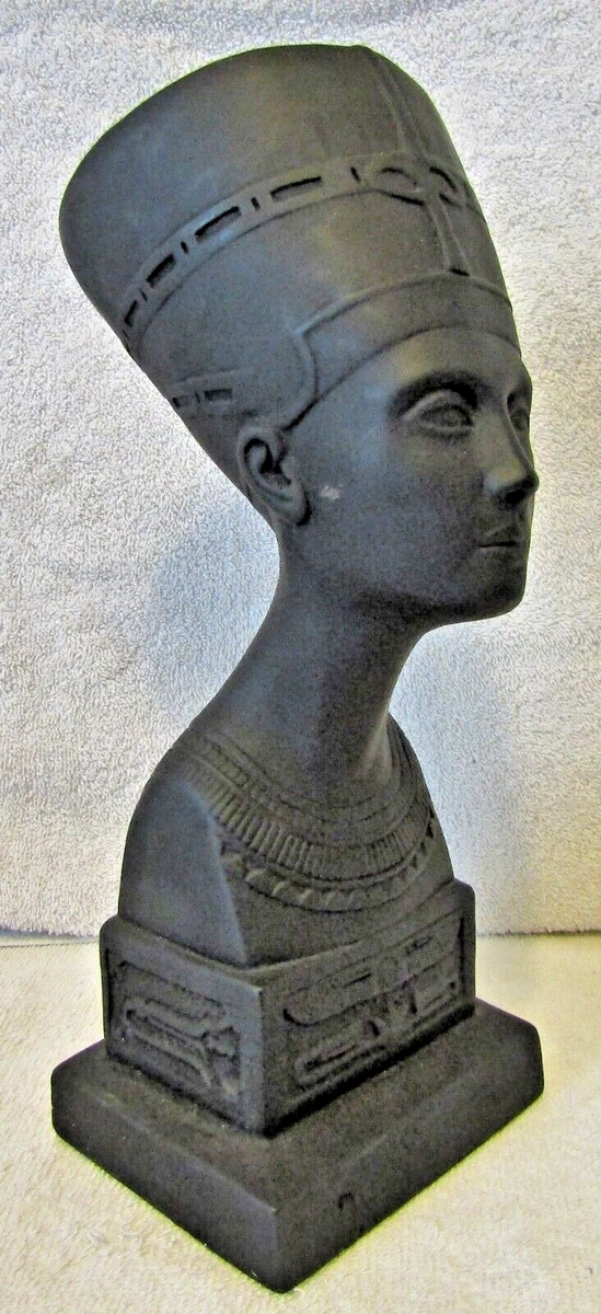 Nefertiti Artifacts