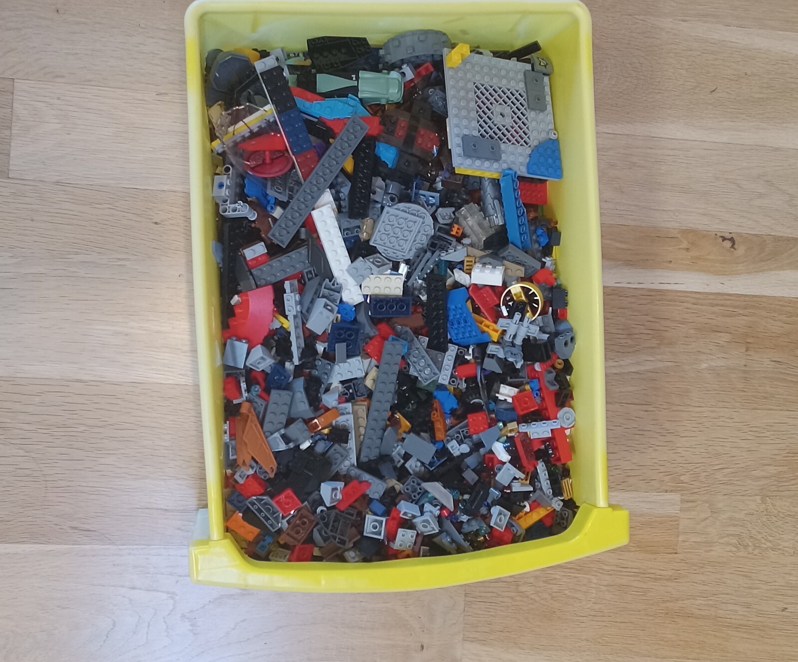 Box of random Legos, multiple sets & no characters - size 13.5" by 8.5 ...