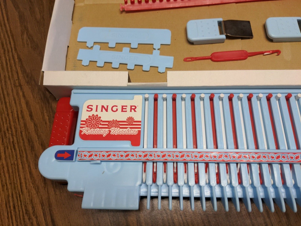 Vintage 1992 Singer Children's Knitting Machine - 7+ Years INCOMPLETE ...