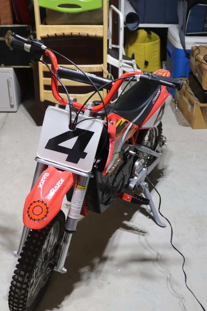 Razor MX500 Dirt Rocket 500W 15 MPH Battery Powered Electric Dirt Bike ...