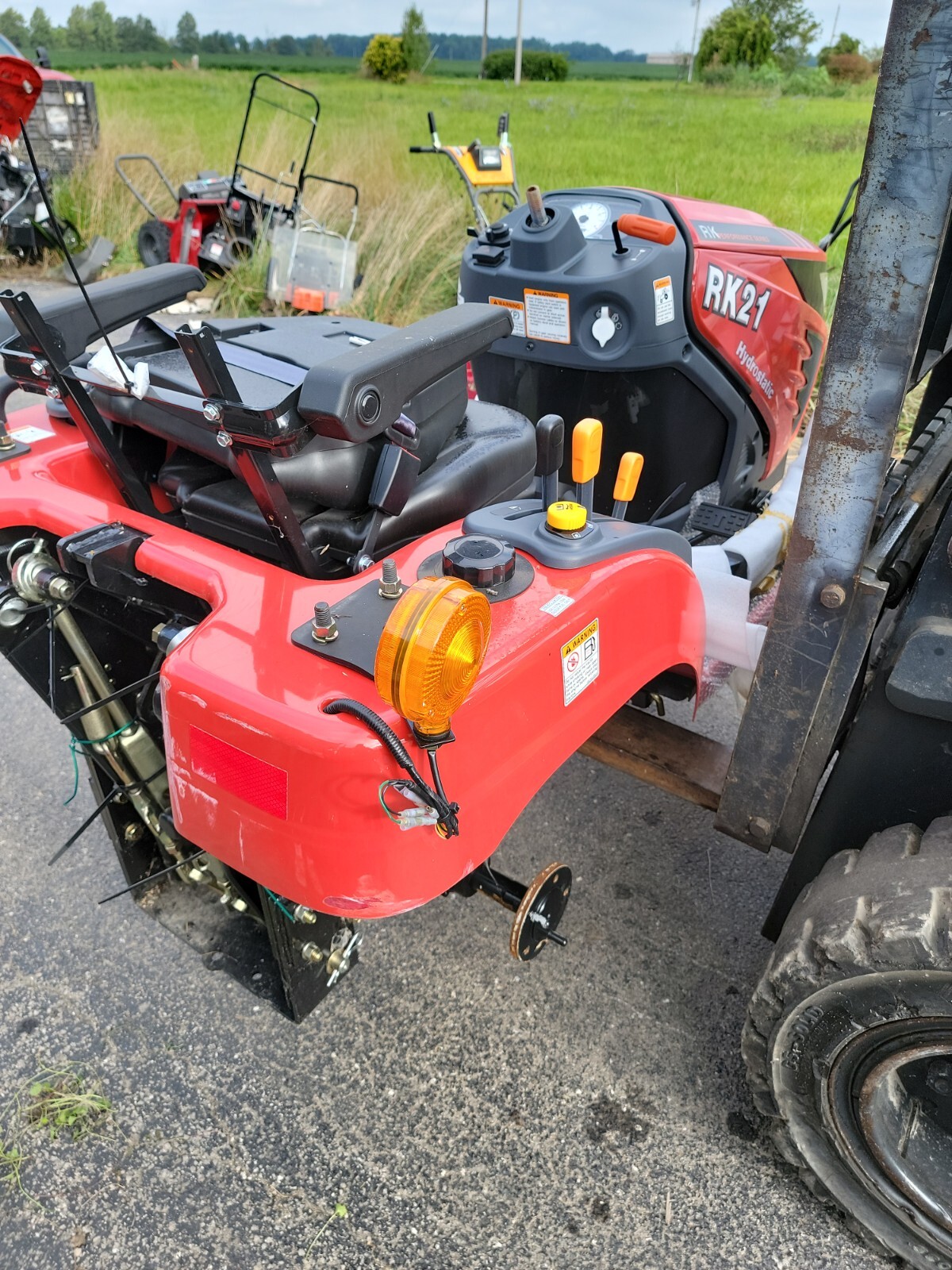 RK21H - 21.5HP 2-Range Hydrostatic Open Station Tractor - Cosmetic ...