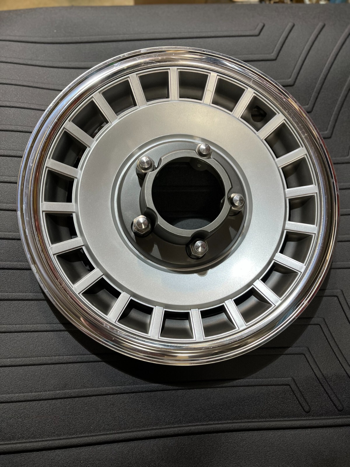 VINTAGE NOS FORD TRUCK F-150 Bronco 4X4 FRONT HUBCAP D9TZ-1130-B | eBay