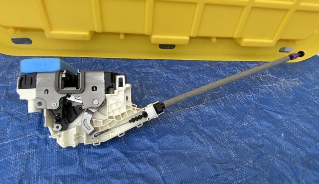 Mercedes-Benz CLS C218 Front Right Door Lock A2047203035 2014 for sale ...