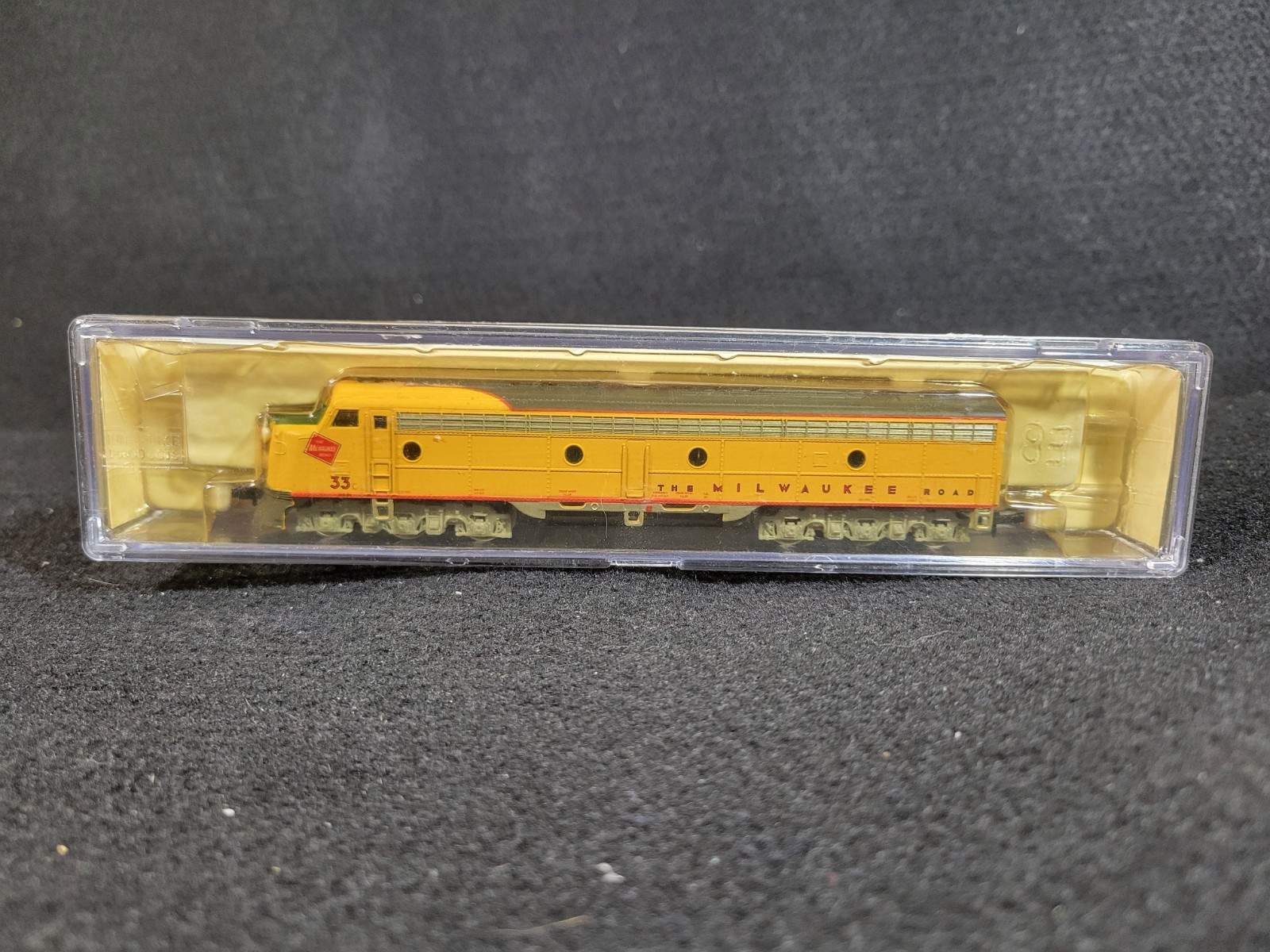 LL-7196 - Like Like E8 MILW (DC) - Milwaukee - #33 - N Scale | eBay