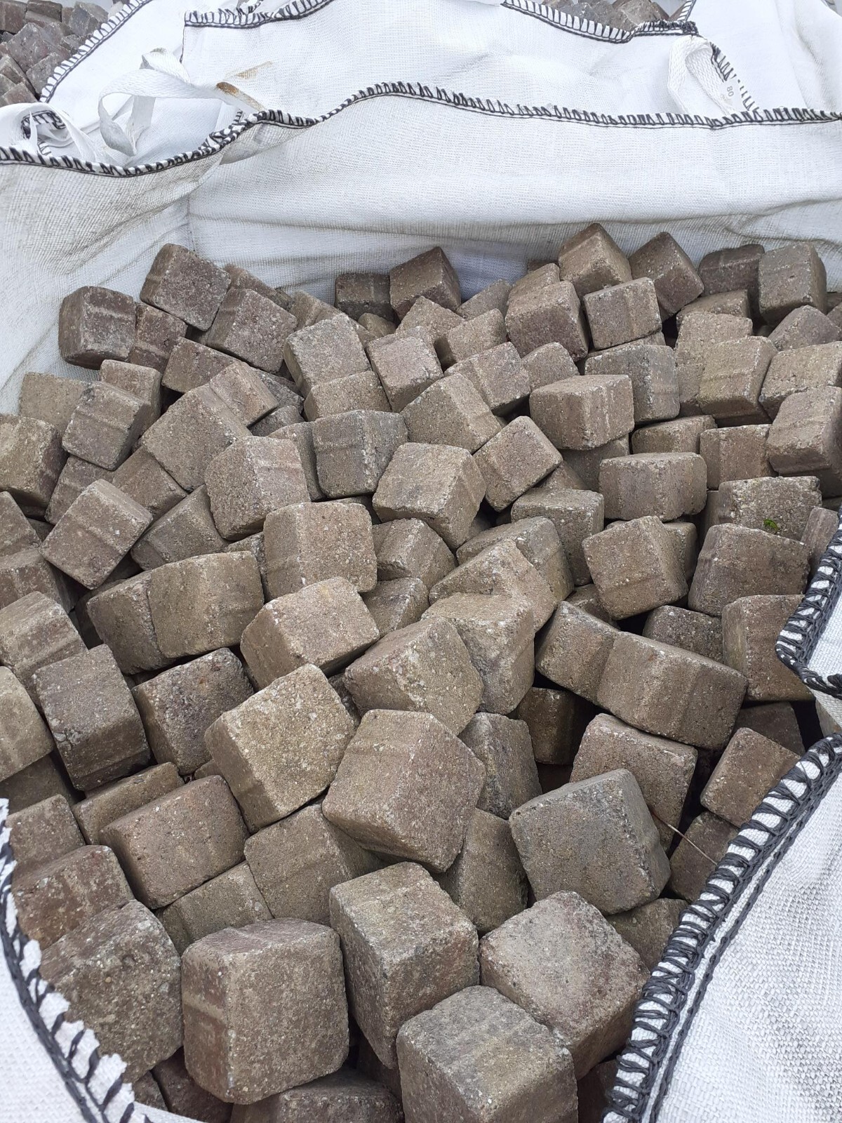 MARSHALLS CONCRETE BLOCK PAVING TEGULA TRADITIONAL COBBLES 80X80X60 MIN ...