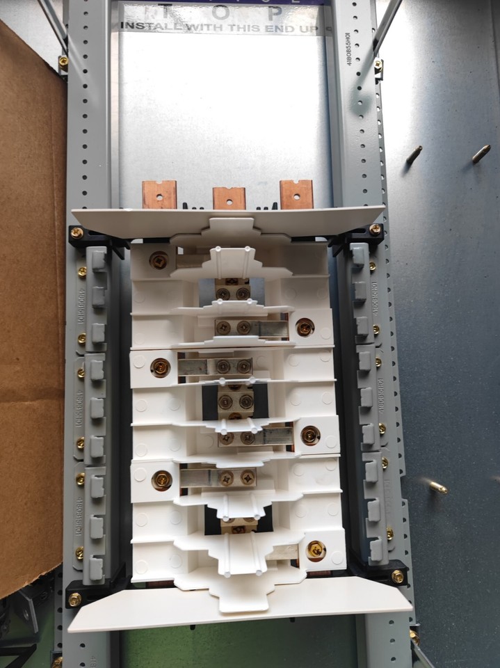 EATON PRL2x 100 AMP 480Y 277V 3PHASE 4WIRE 18 Cir NEMA 1 Panelboard 36 ...