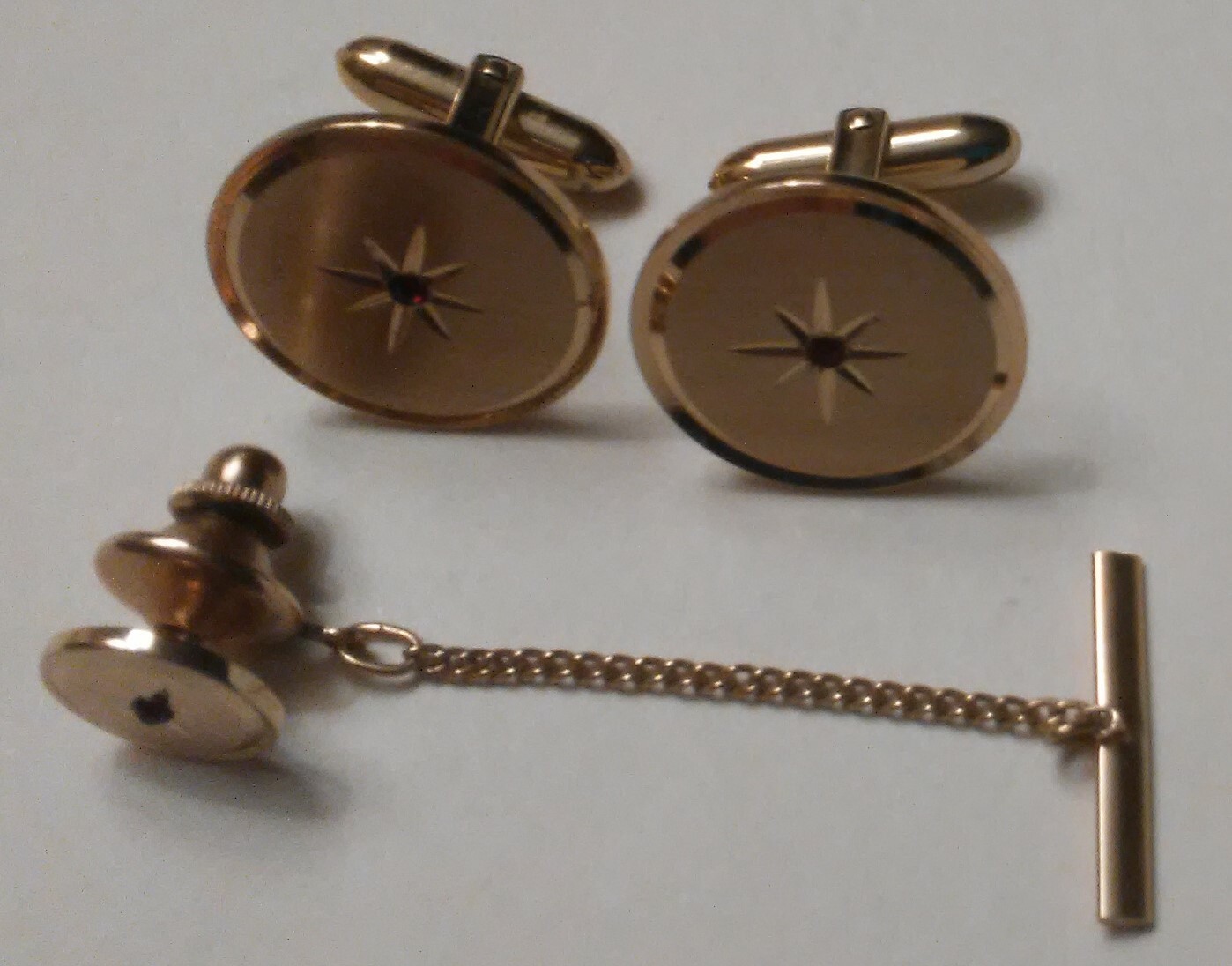 Vintage Men's Gold Tone Red Ruby Stone Cufflinks & Ti… - Gem