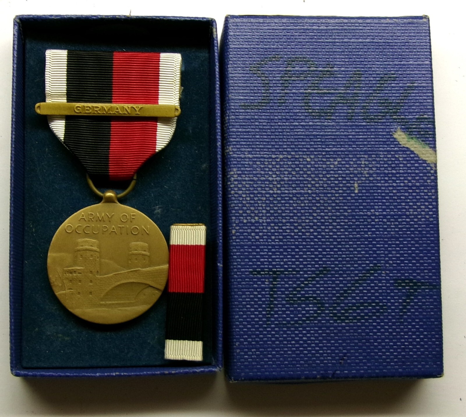 VINTAGE 1947 WW II Army of Occupation Medal Set with GERMANY BAR in Box ...