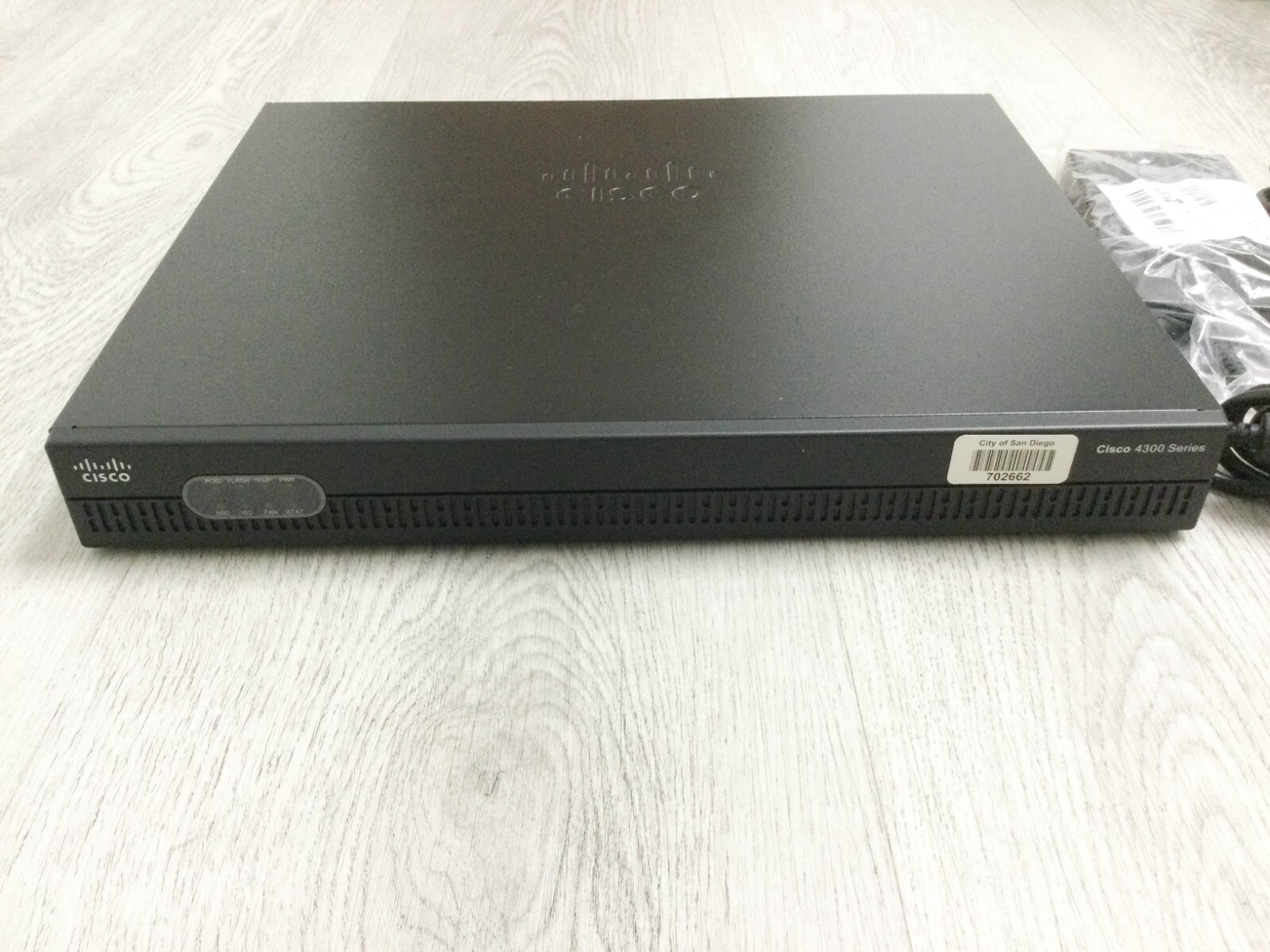Cisco ISR 4321 2-Port 4-Slot Gigabit Ethernet Integrated Router ...