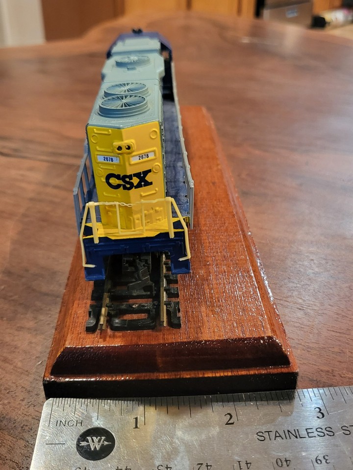 CSX Locomotive #2678 Model Train on Wooden Display Stand HO Scale | eBay