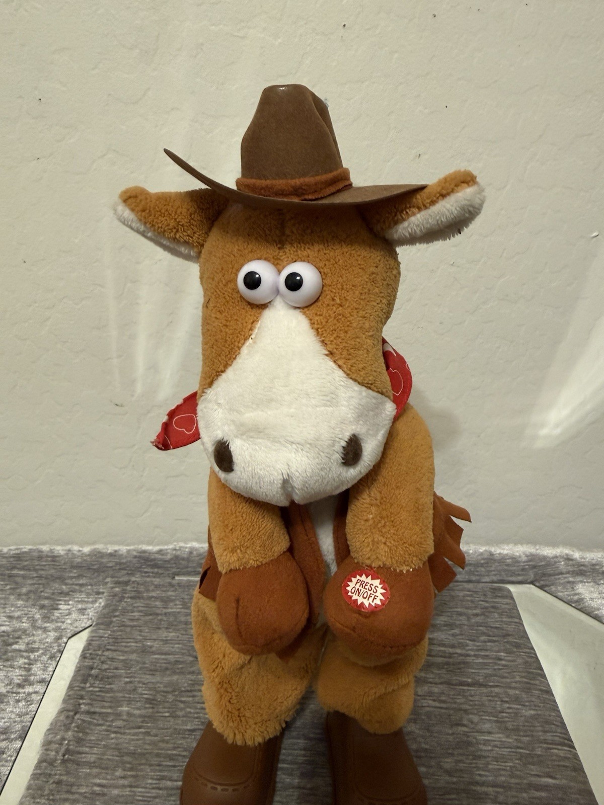 Vintage Animated Musical Friend Dan Dee Horse sings Achy Breaky Heart ...