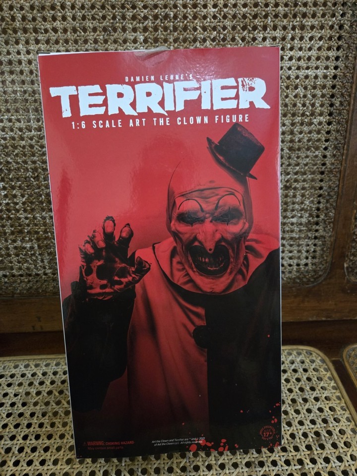 TERRIFIER Art the Clown 1:6 Scale Figure Trick or Treat Studios Shipper ...