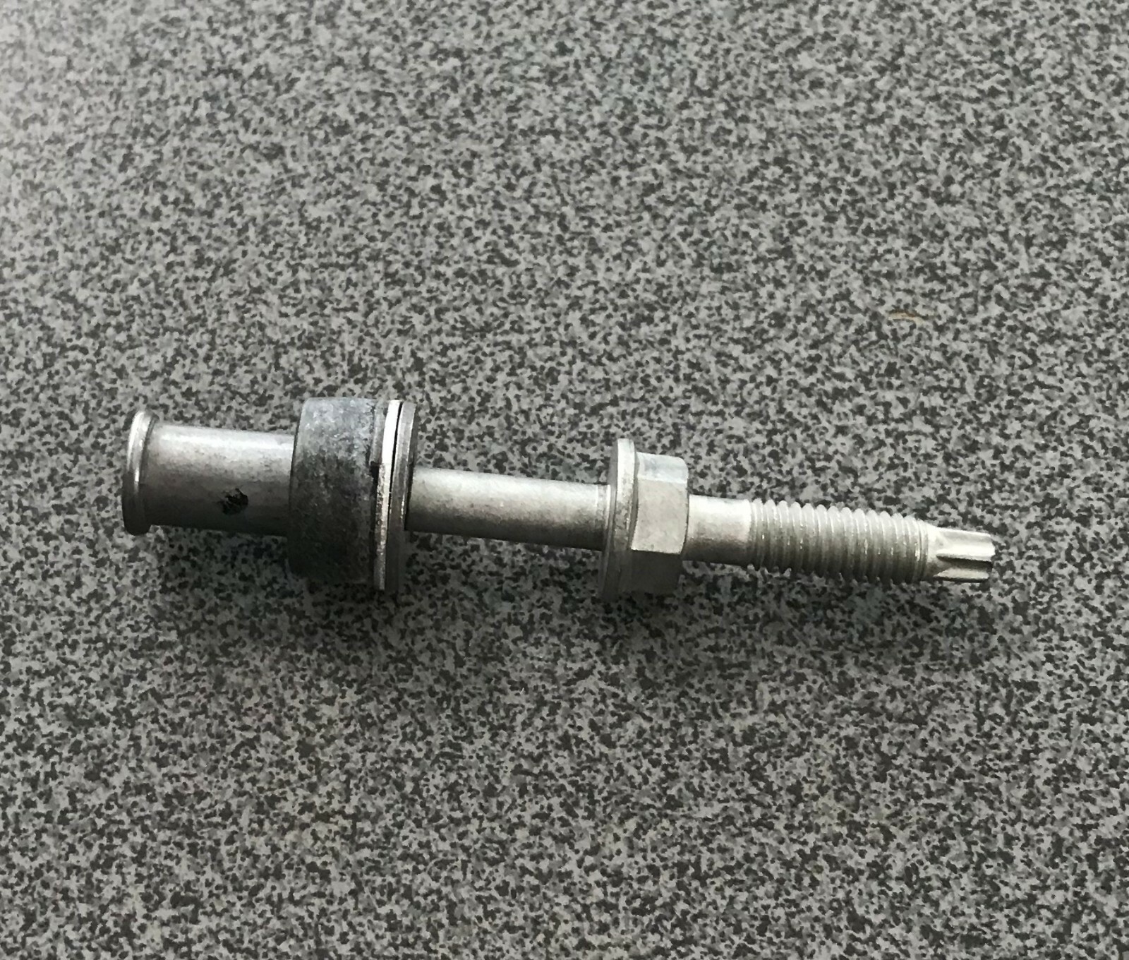 BMW E60 E39 E46 X5 M57N2 M57N Cylinder head cover Fixing Element ...