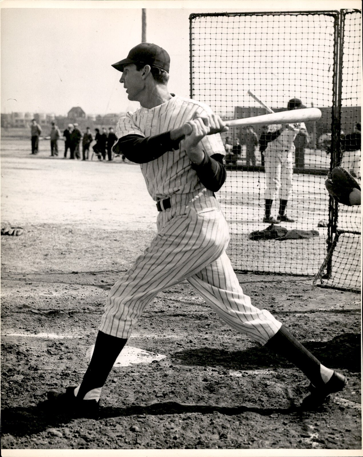 PF6 Original Photo ED LEVY @ BAT 1940s NEW YORK YANKEES LEFT FIELDER ...