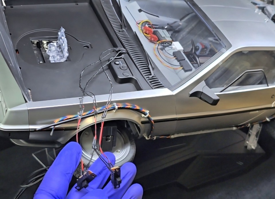 Hot Toys MMS636 / MMS738 BttF2 / BttF3 Delorean Power Button ...