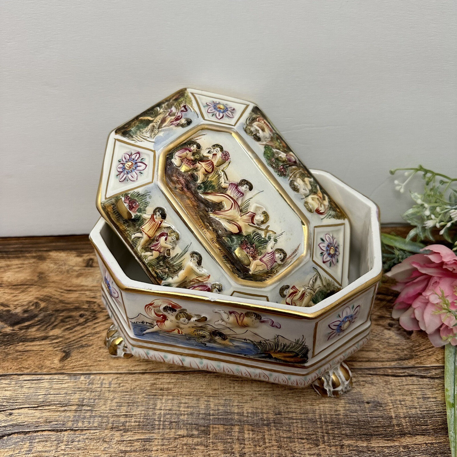 R. Capodimonte - Hand Painted Porcelain Octagonal Casted Box - Make in ...