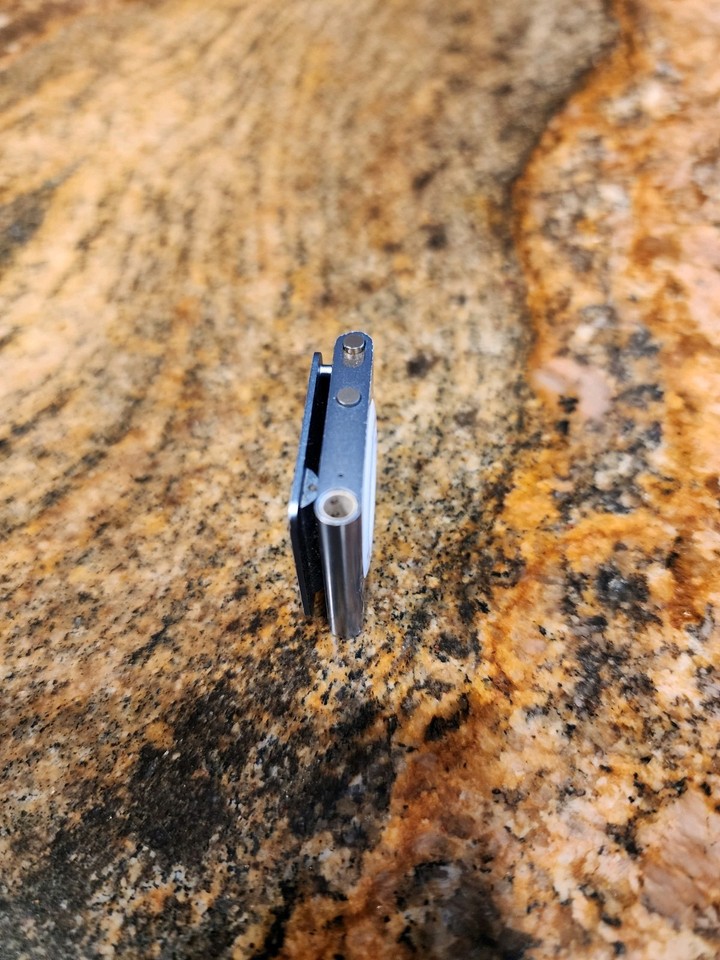 Apple A1373 iPod Shuffle 4th Generation 2GB iPod MP3 Player - BLUE ...